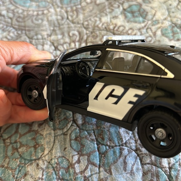 Welly | Toys | 24 Welly Ford Police Interceptor Black | Poshmark